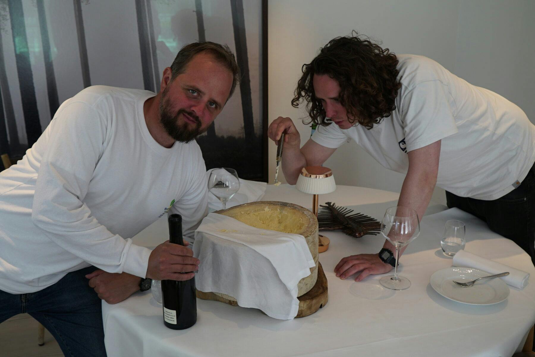 Magnus og Emil Millang medvirker i ny serie om ost | Vi Elsker Serier