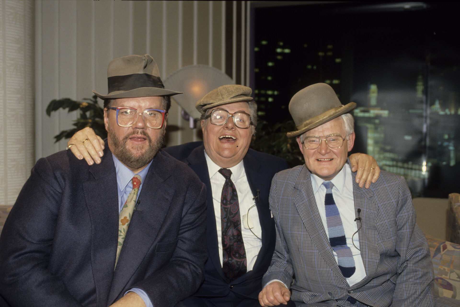 Hvor står bronzestatuen af Olsen-banden med Egon, Kjeld og Benny? | Vi ...